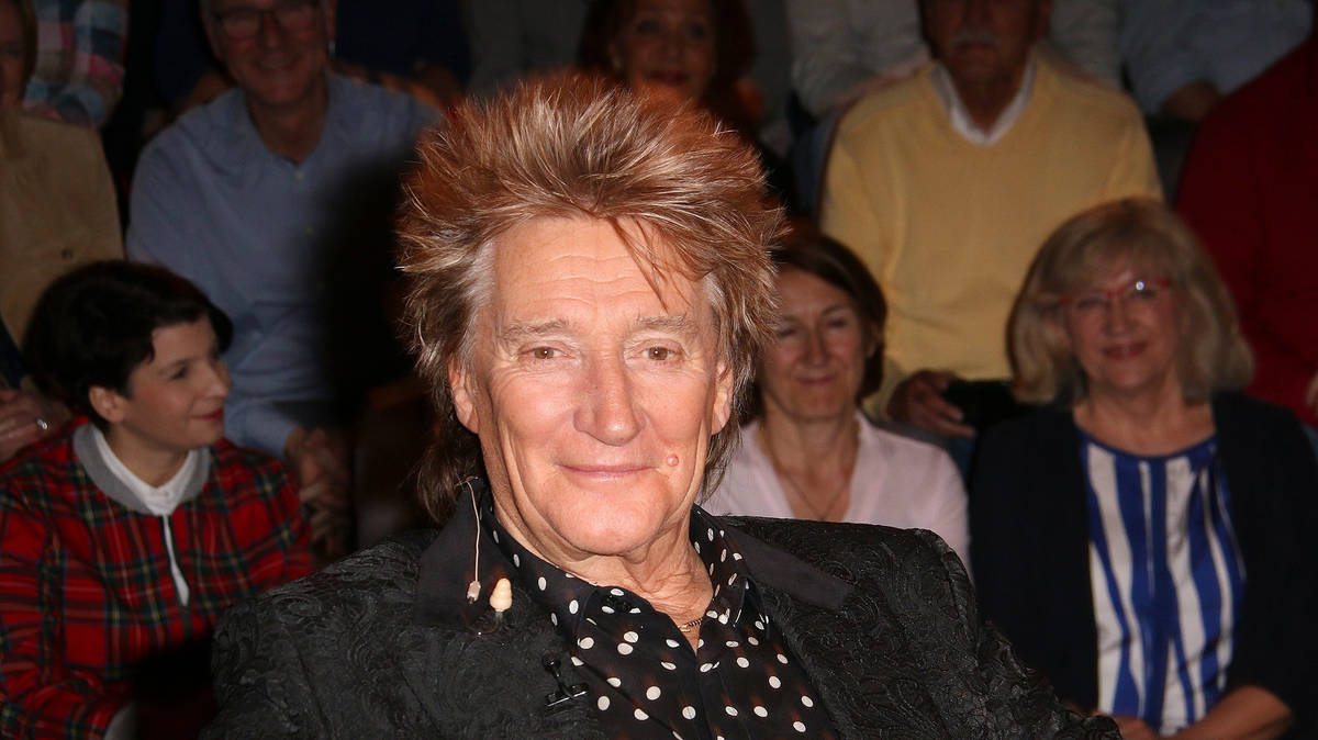 Sir Rod Stewart charged after allegedly punching security guard at New ...