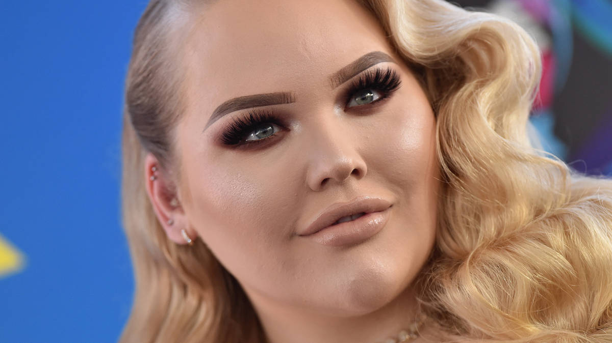 NikkieTutorials: Beauty YouTuber comes out as transgender in video to ...