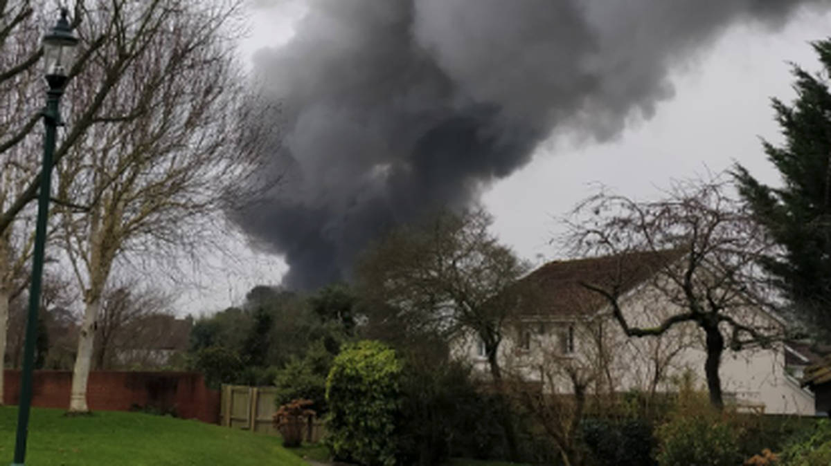 Major incident declared in Exeter over huge commercial fire | LBC