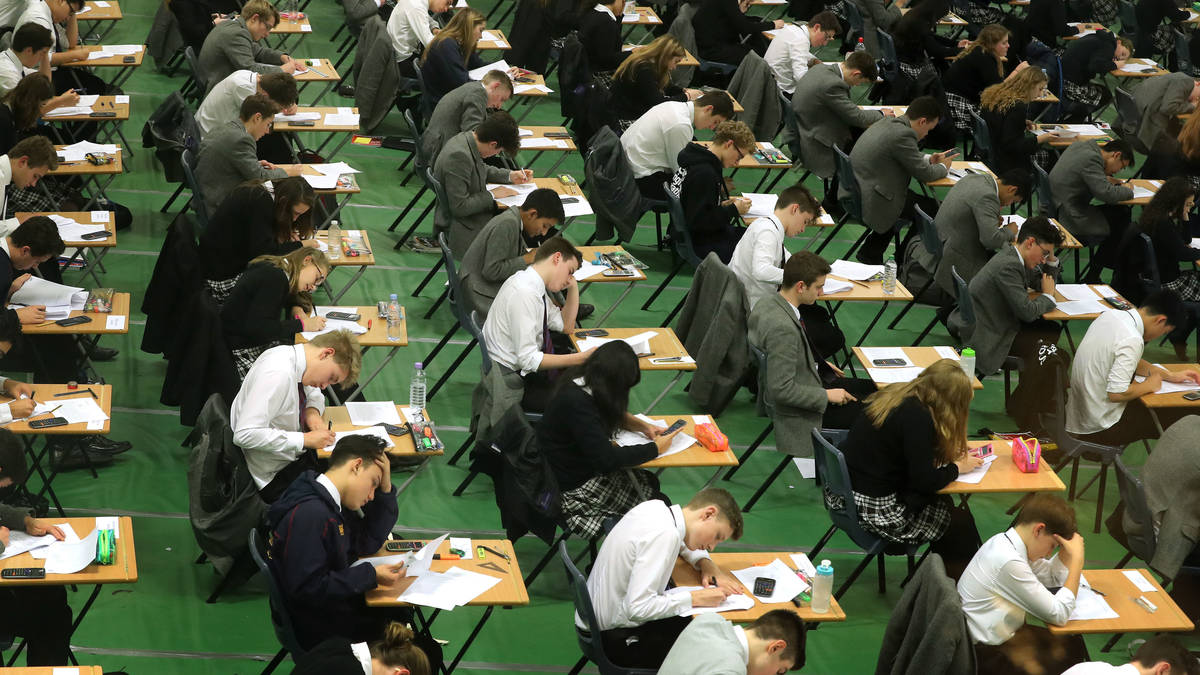 The New GCSE Grades Explained: How New 9-1 Grades Compare With A-E | LBC