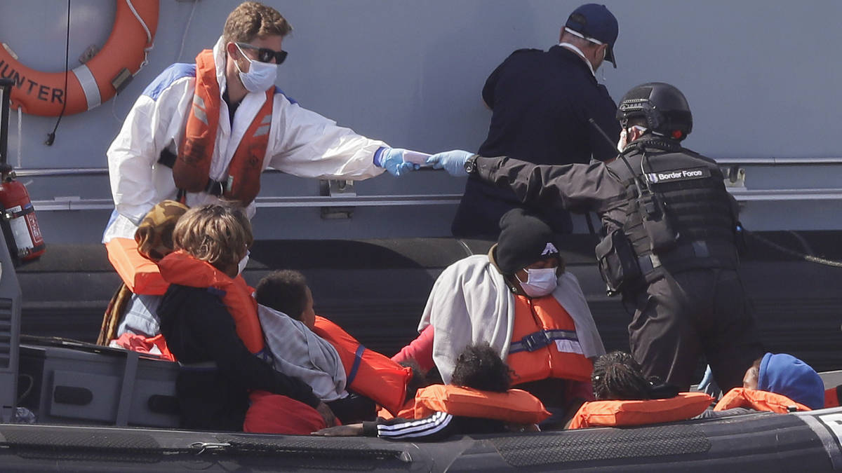 Migrant Crisis: Problems for UK Border force and possible solutions | LBC