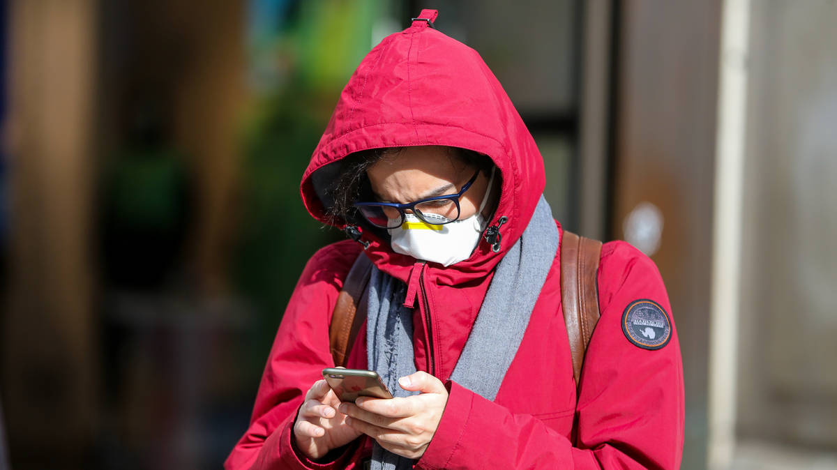 Mobile phone companies to be banned from selling 'locked' devices | LBC
