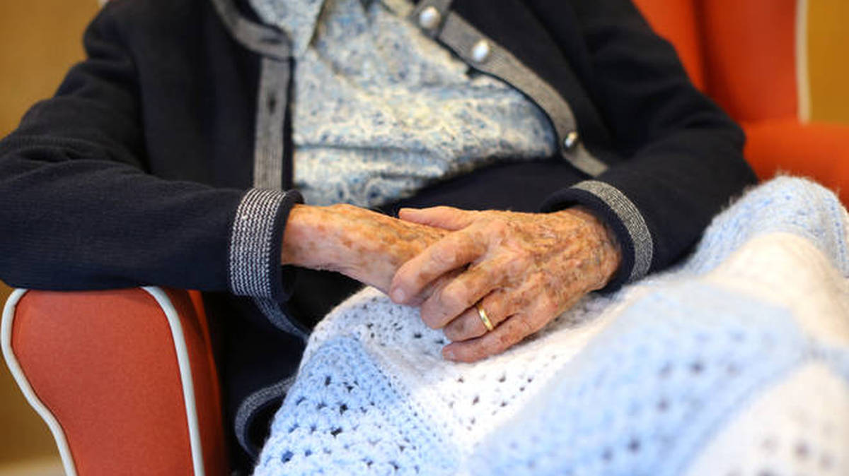 Crying caller tells Nick Ferrari her 101-year-old relative's Christmas ...
