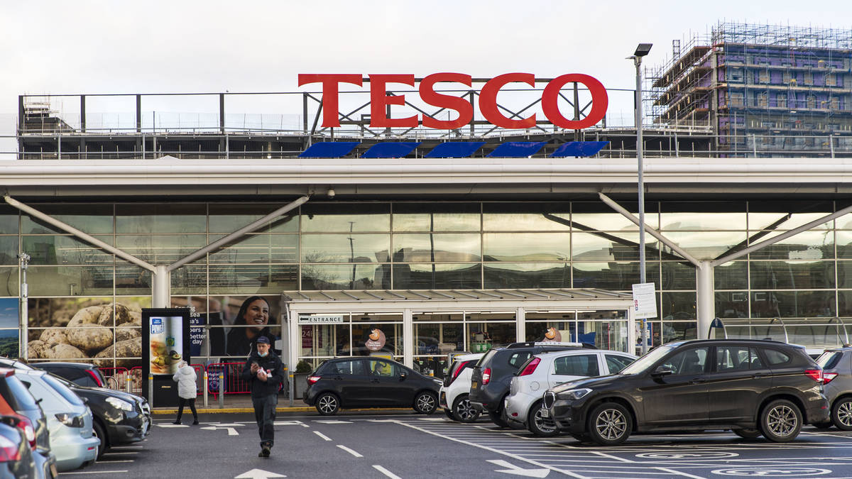Tesco to enforce mask wearing and lone shopping | LBC