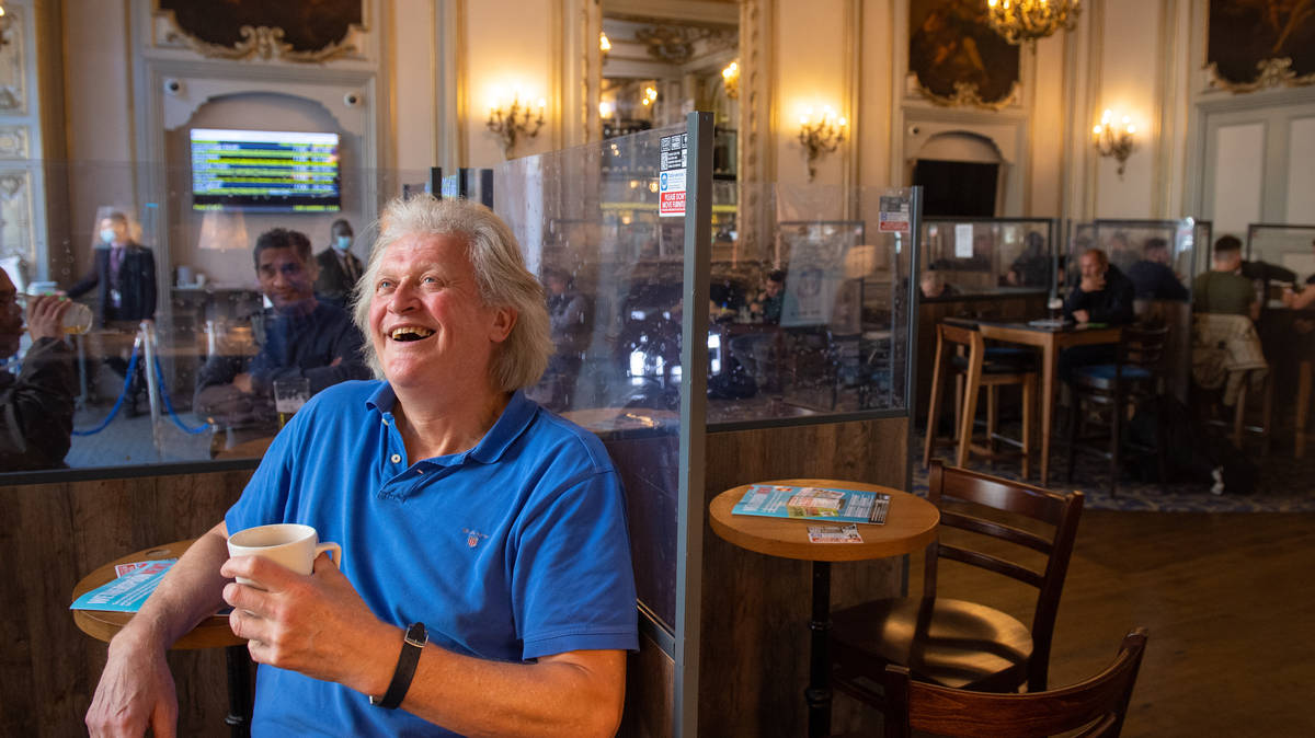 Wetherspoons boss says pubs are 'on their knees' and need to reopen | LBC