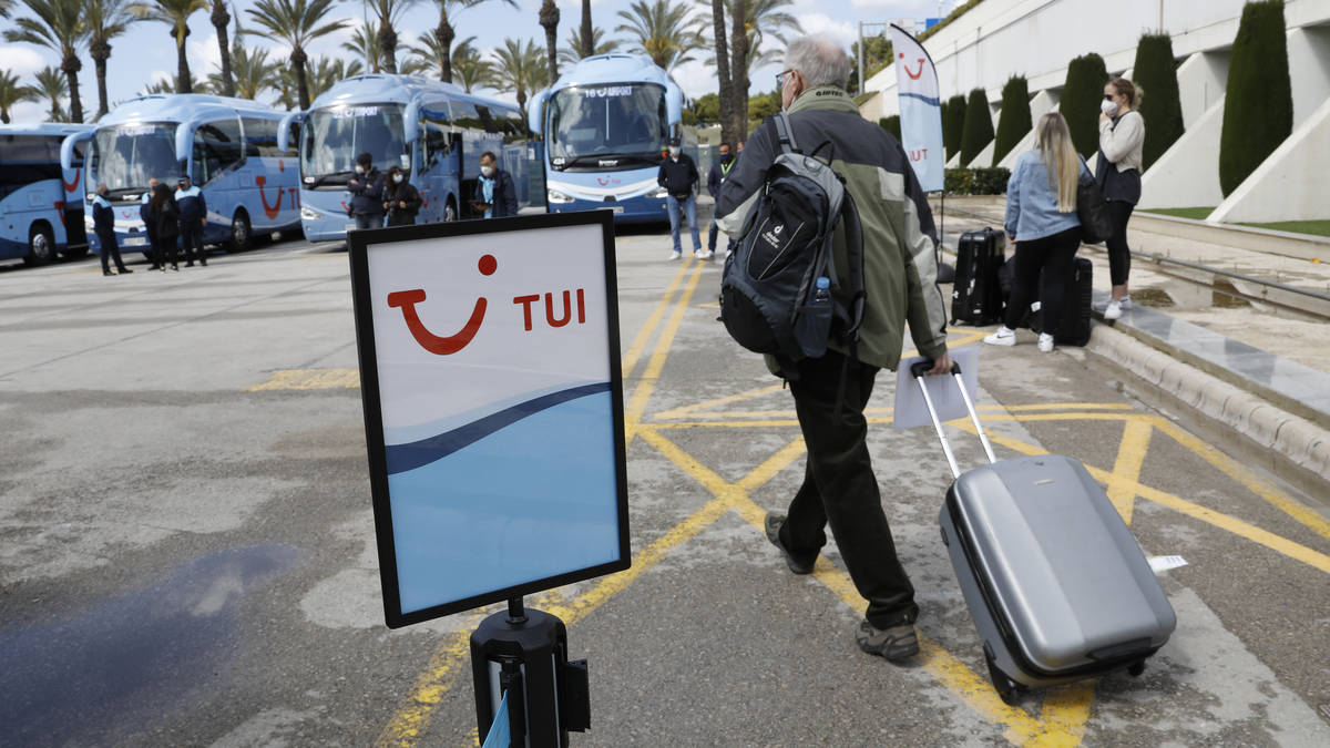 Tui to close 48 retail stores with 273 staff members impacted | LBC