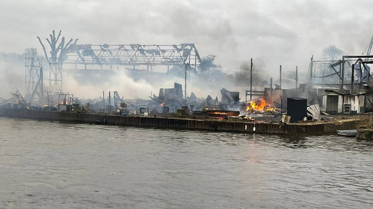 'Explosions' heard as 'gigantic' fire rips through boatyard in south ...