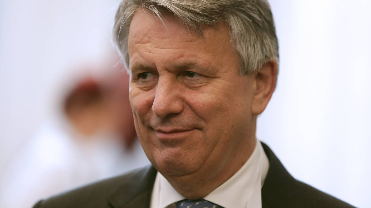 Shell shareholders voice concerns over company’s green plans | LBC