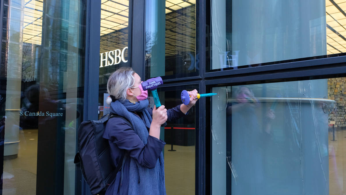 Shareholders back HSBC climate plan | LBC