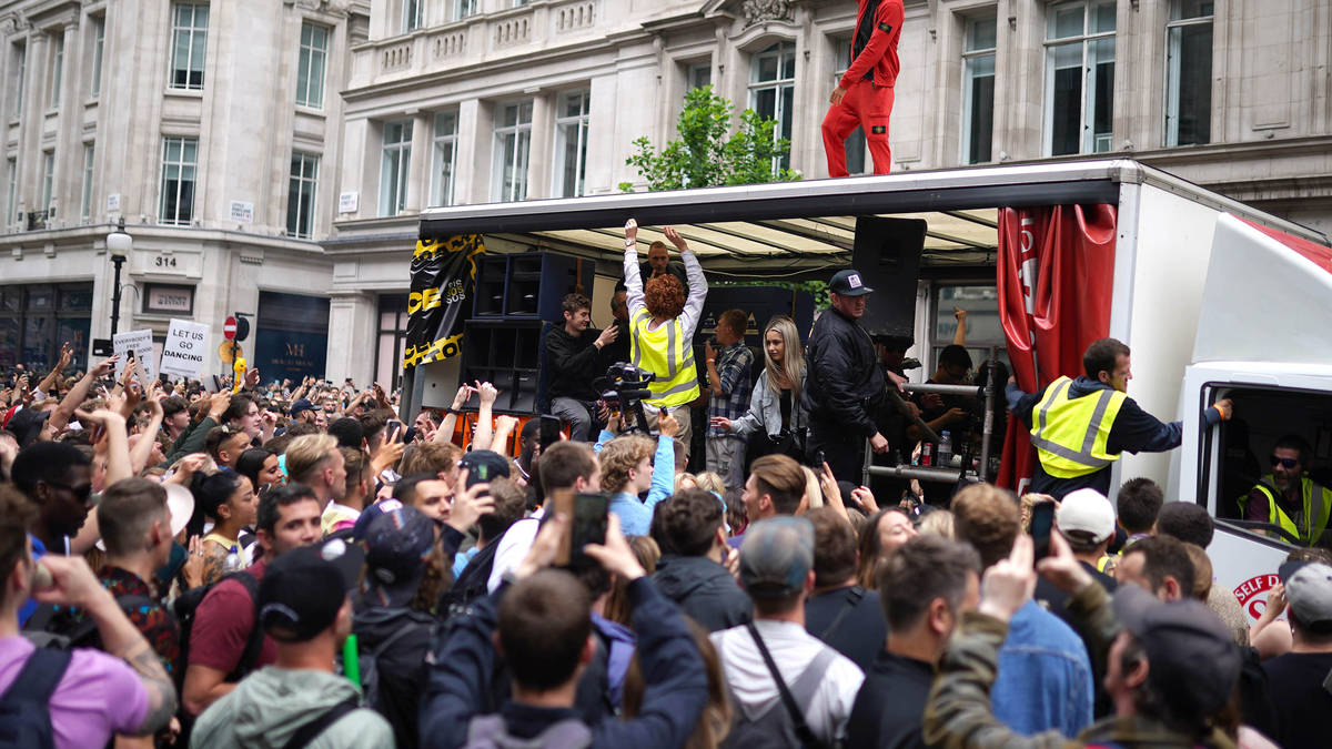 Thousands gather in central London for outdoor rave amid weekend of ...