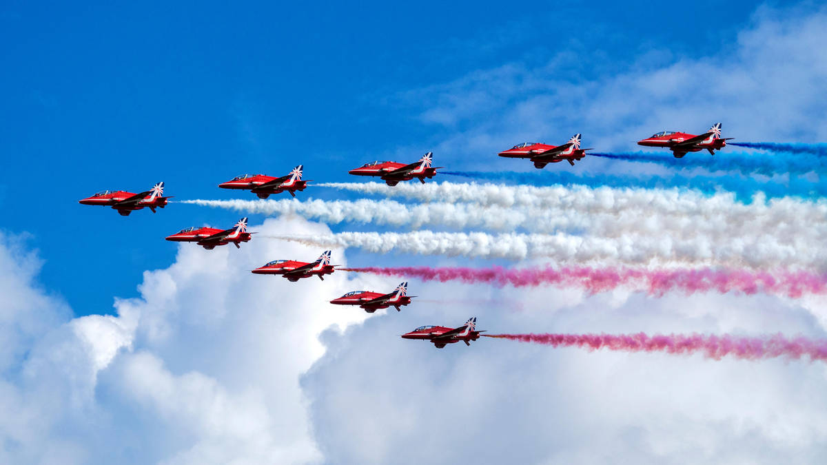 Red Arrows’ red, white and blue smoke trails 'going green' to help save ...