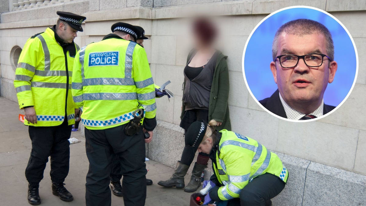 Trans police officers who were born male but identify as female can ...