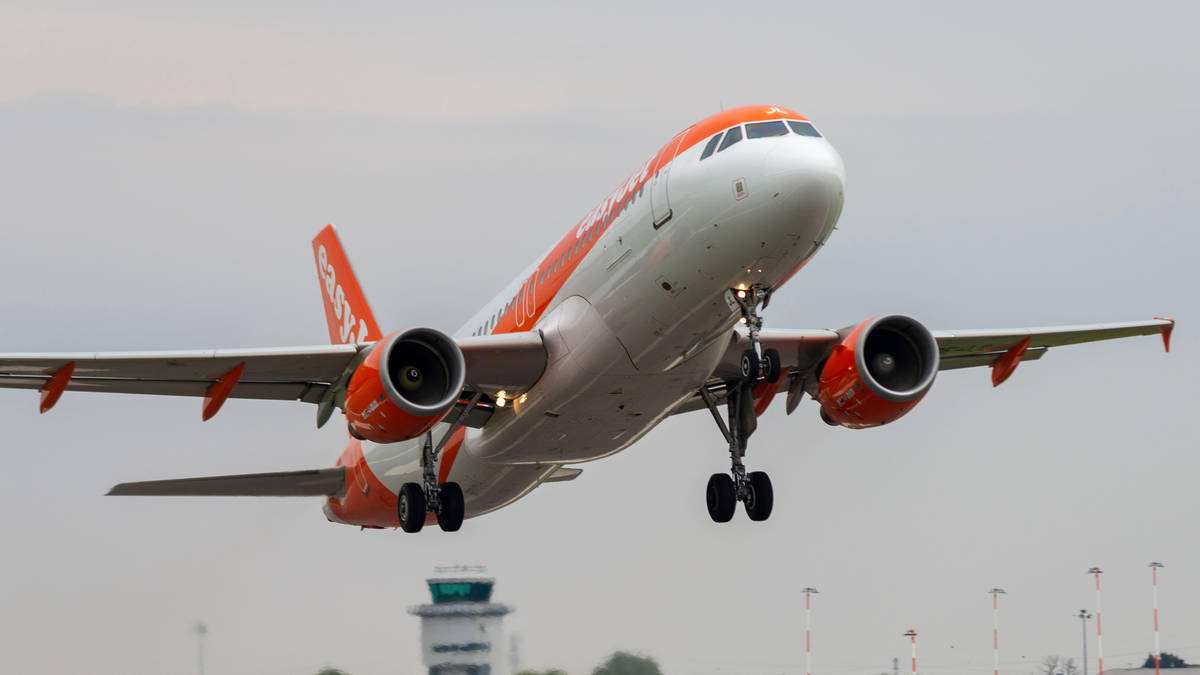 EasyJet flight 'seconds from disaster' after nearly crashing into ...
