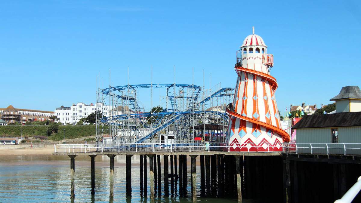 Body found in search for 21-year-old who went missing at Clacton Pier | LBC