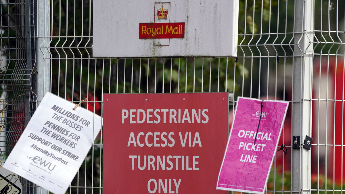 Royal Mail workers launch 48-hour strike over pay | LBC