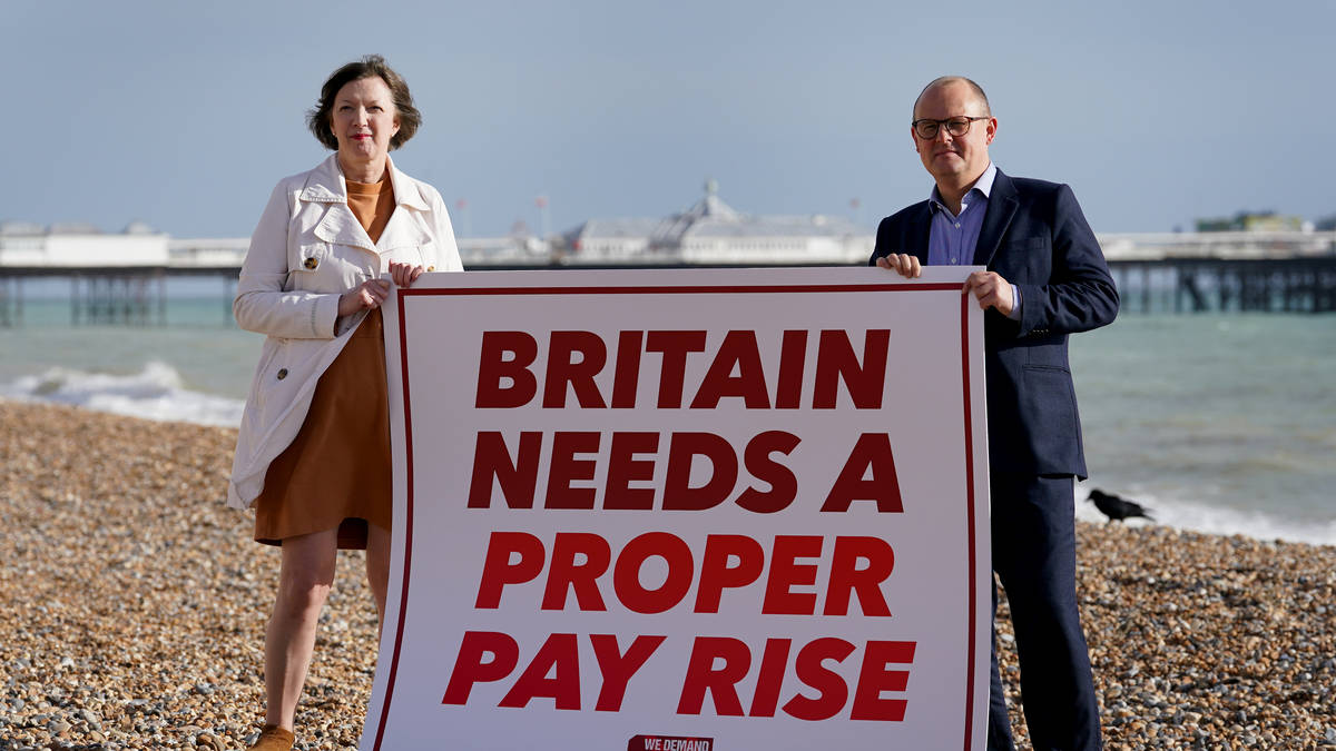 TUC leader calls for general election to end turmoil | LBC