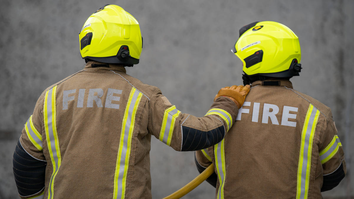 Five receive treatment as 60 firefighters tackle flat blaze | LBC