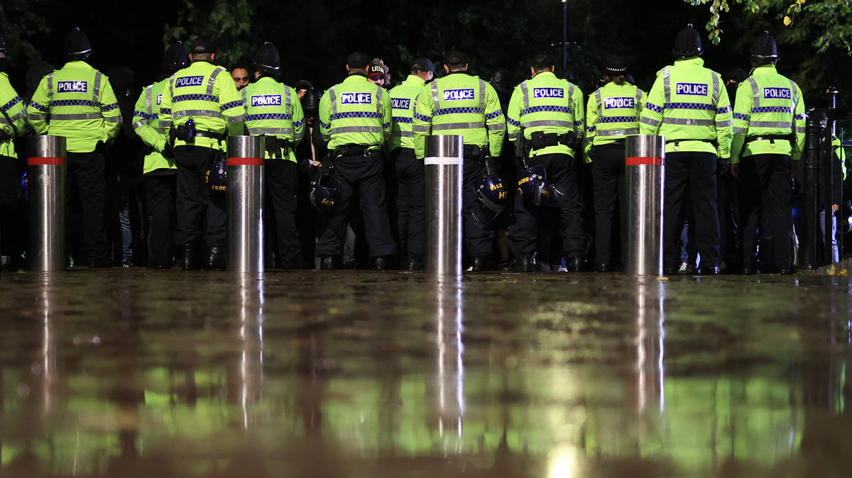 Crossed the line of duty: Thousands of corrupt police officers could be ...