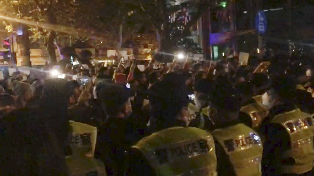 Protests over China’s strict lockdown hit Shanghai and other cities | LBC