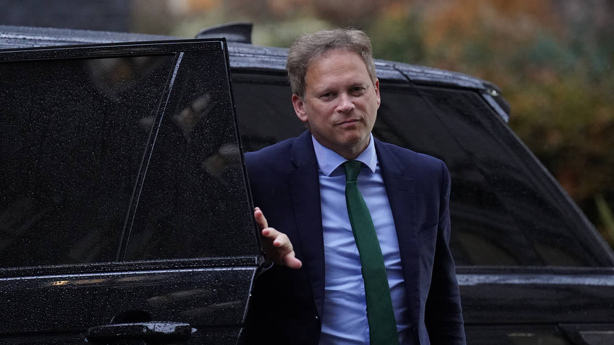 Shapps on collision course with unions over minimum service levels laws ...