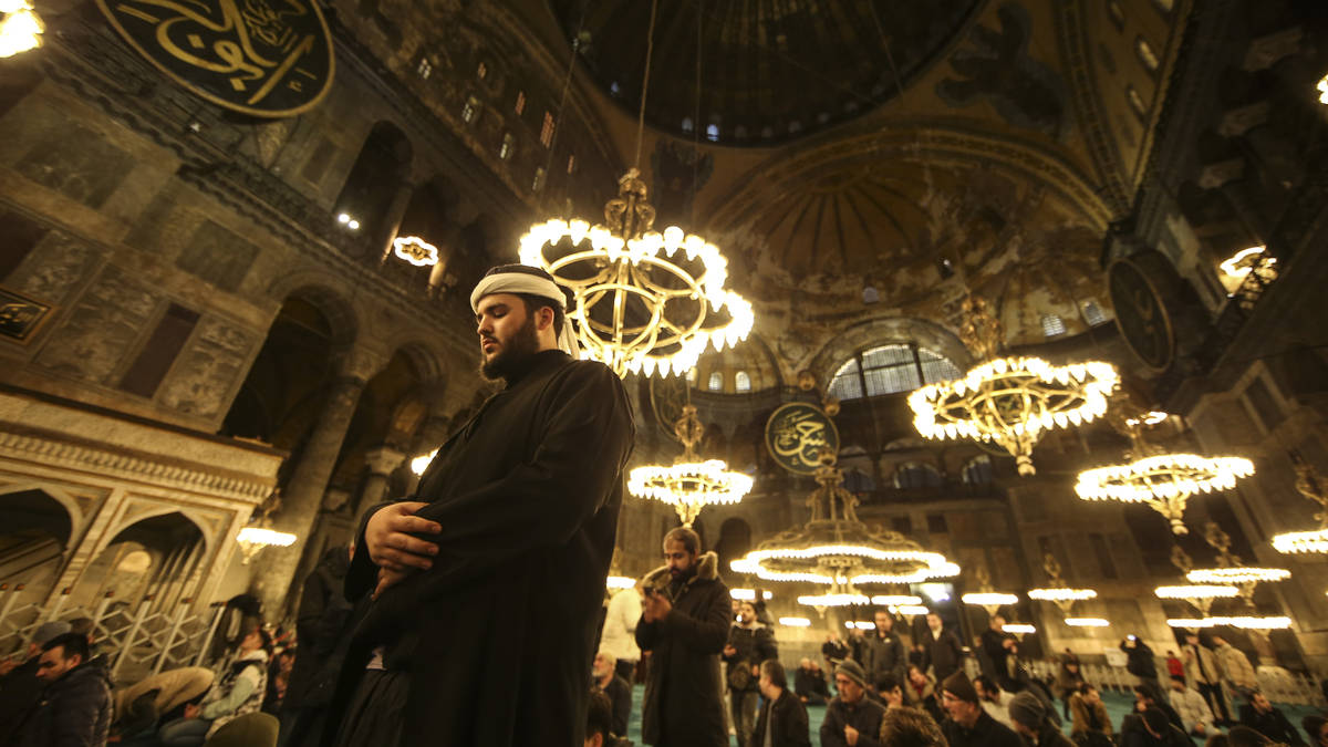Ramadan gets under way for hundreds of millions of Muslims | LBC