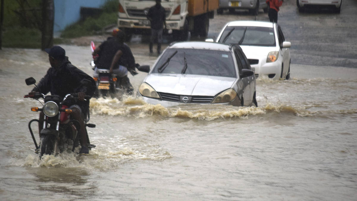 40 dead in Kenya and Somalia as heavy rain and flash floods displace ...