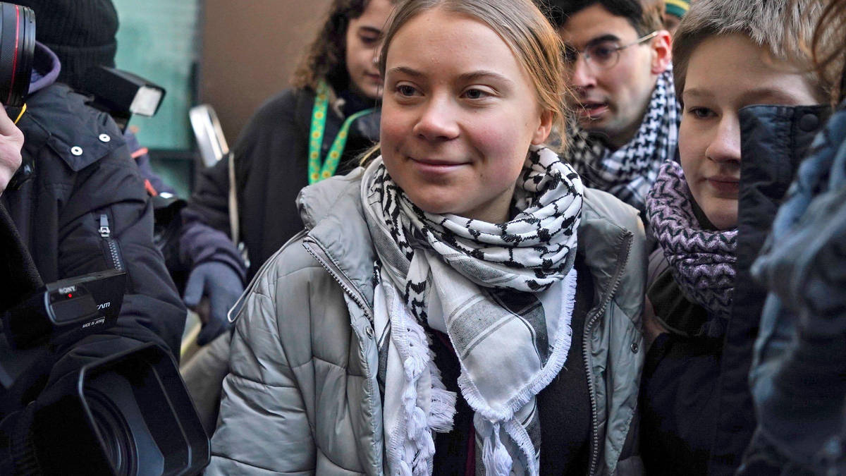 Greta Thunberg received ‘final warning’ to move during Mayfair oil ...