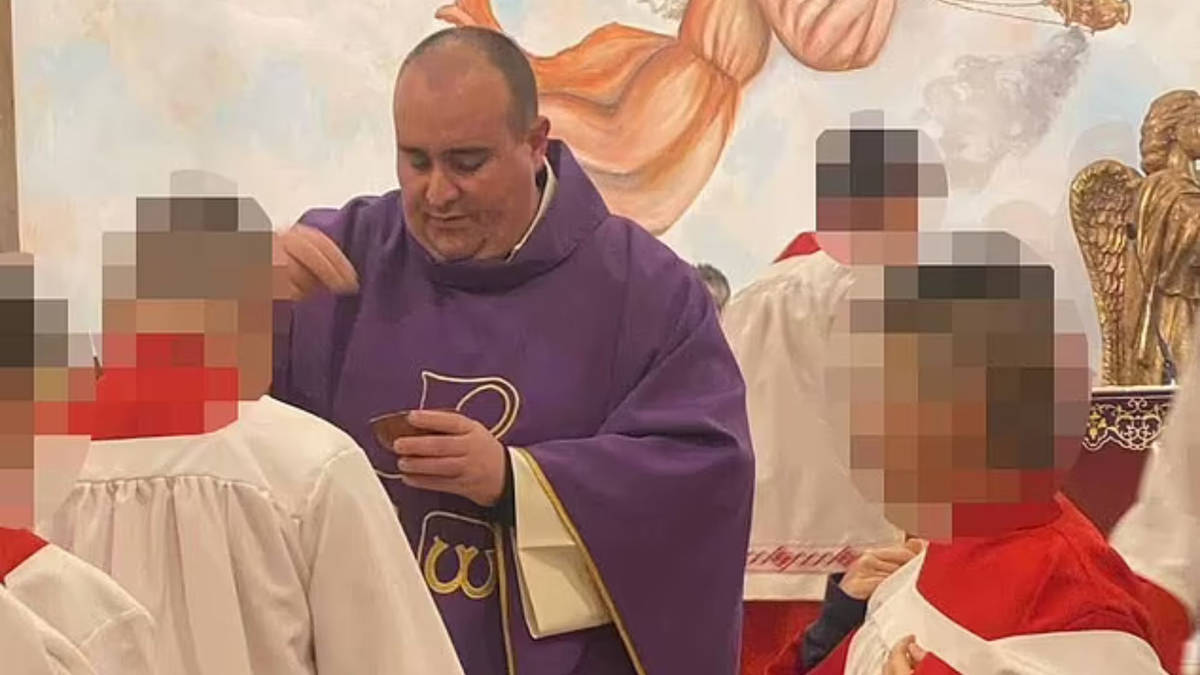 Priest handed poisoned chalice after mafia hitman spikes holy communion ...