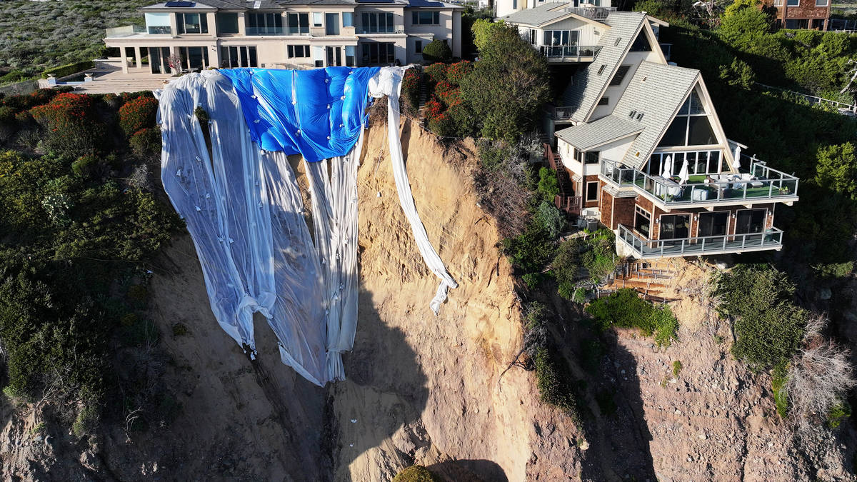 Multi-million dollar mansions left teetering on cliff edge after ...