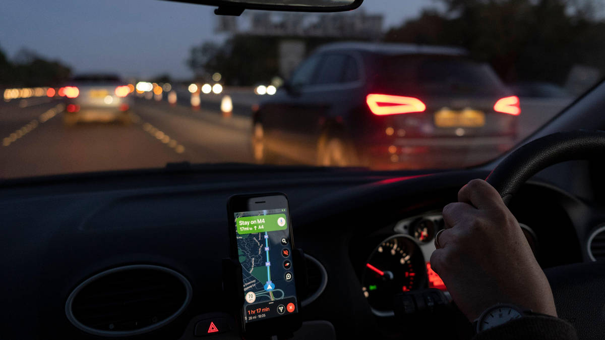 One in three drivers want police to confiscate mobile phones from ...