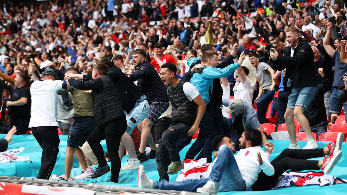 'Don't be a d***': Germany warns England football fans not to sing 'Ten ...