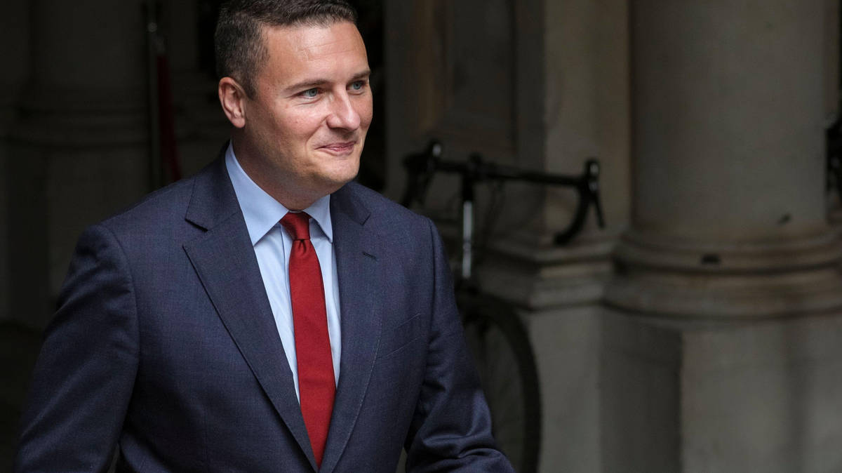 NHS managers who silence whistleblowers to be banned from senior health ...