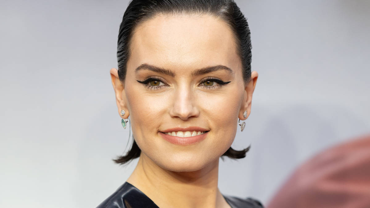 Star Wars actor Daisy Ridley reveals Graves' disease diagnosis | LBC