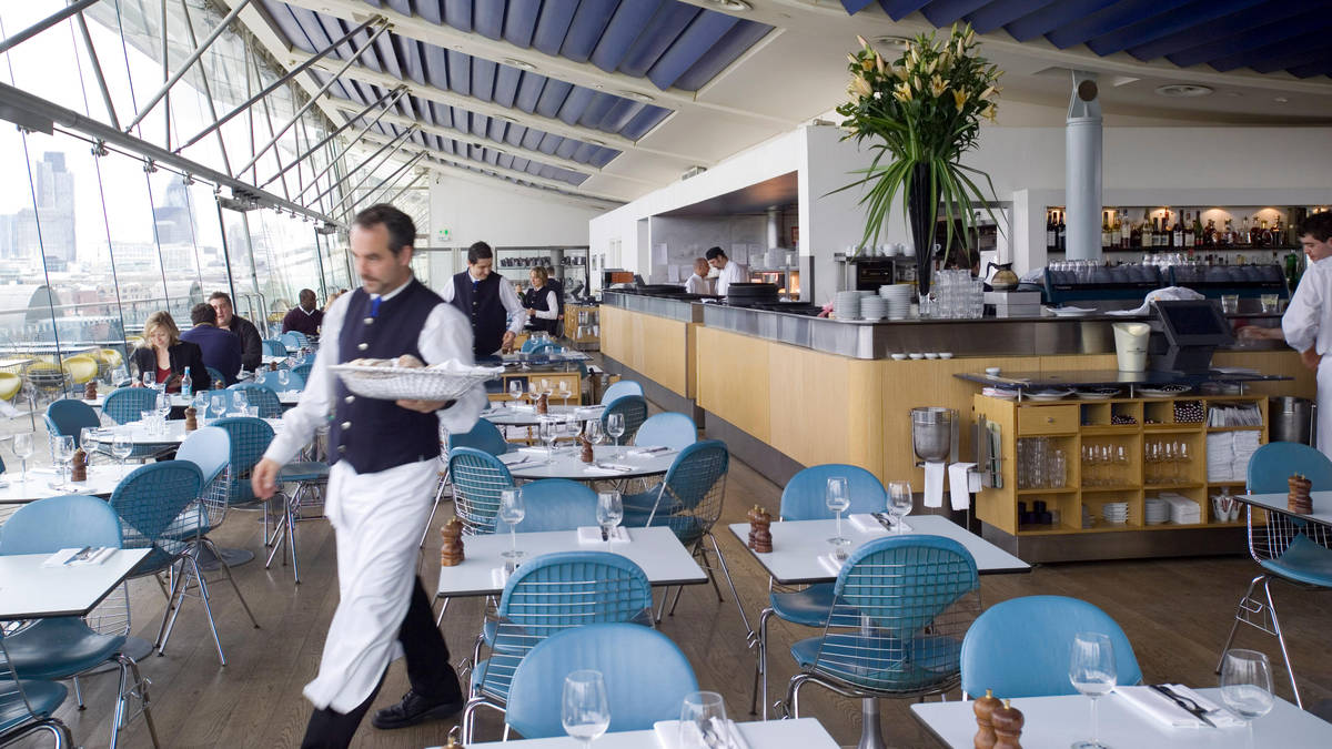 UK hospitality venues back in growth amid casual dining revival | LBC
