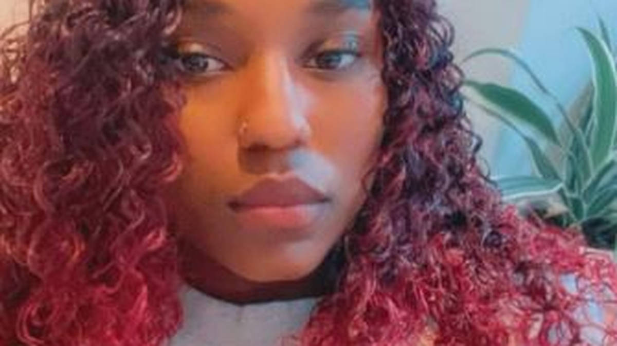 Mum, 19, stabbed to death outside railway station named and pictured as ...