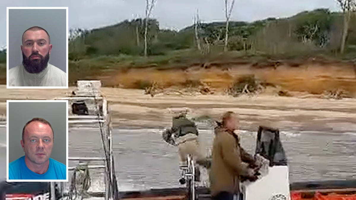 Moment drug runners trying to smuggle 350 kilos of cocaine into UK jump ...