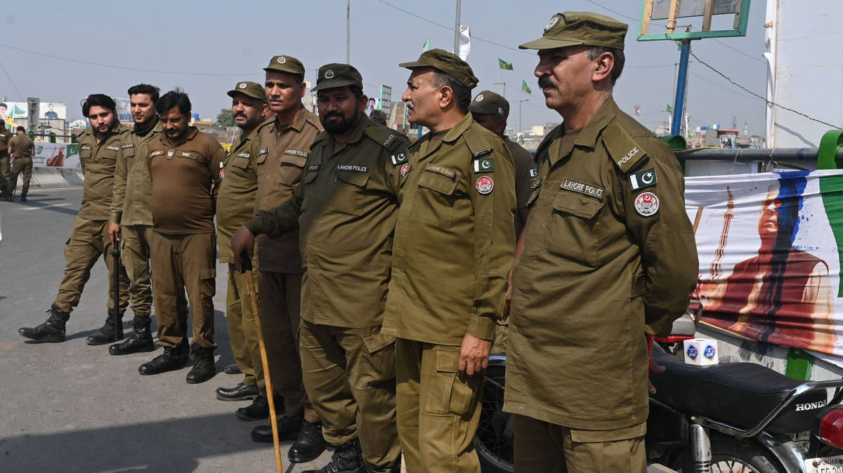 Attackers armed with guns and rocket launchers kill at least 11 police ...