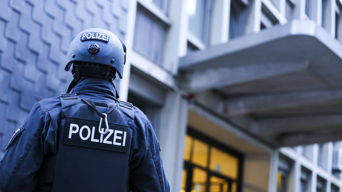 Police detain a suspect in the German knife attack that killed three | LBC