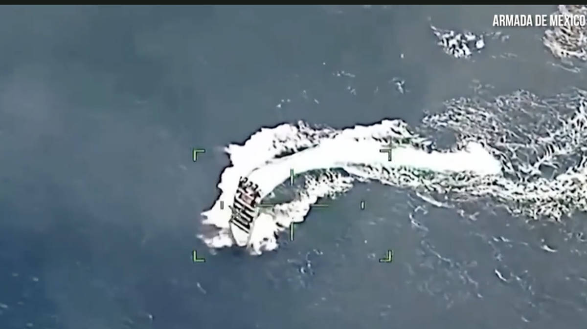 Watch dramatic high-speed chase as Mexican navy attempt to stop cartel ...