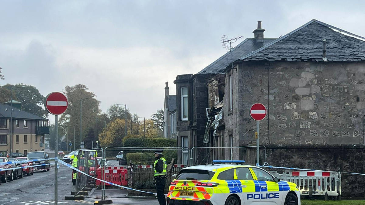 Explosion in Alloa flat leaves one dead and three injured | LBC