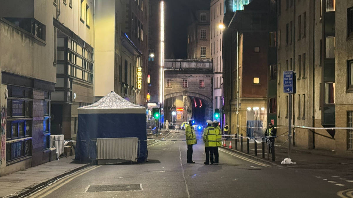 'Horror' in Edinburgh as 'severed head' found on Cowgate city street ...