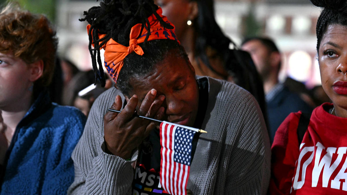 Tears and trauma at Kamala Harris election night party - as Trump lead ...