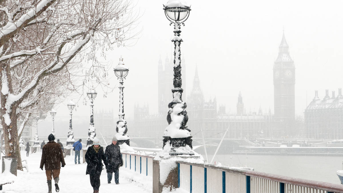 Don't go outside, NHS warns as Brits brace for three days of snow and ...