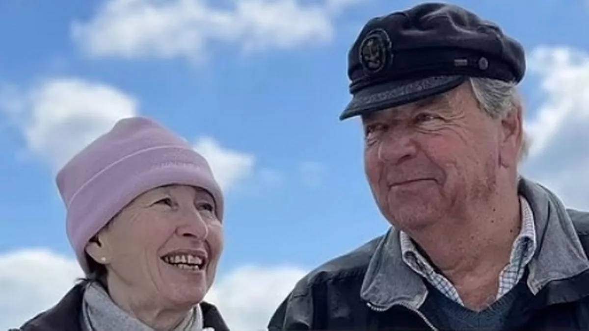 Poole 'murder suicide': Elderly couple found dead at home in Christmas ...