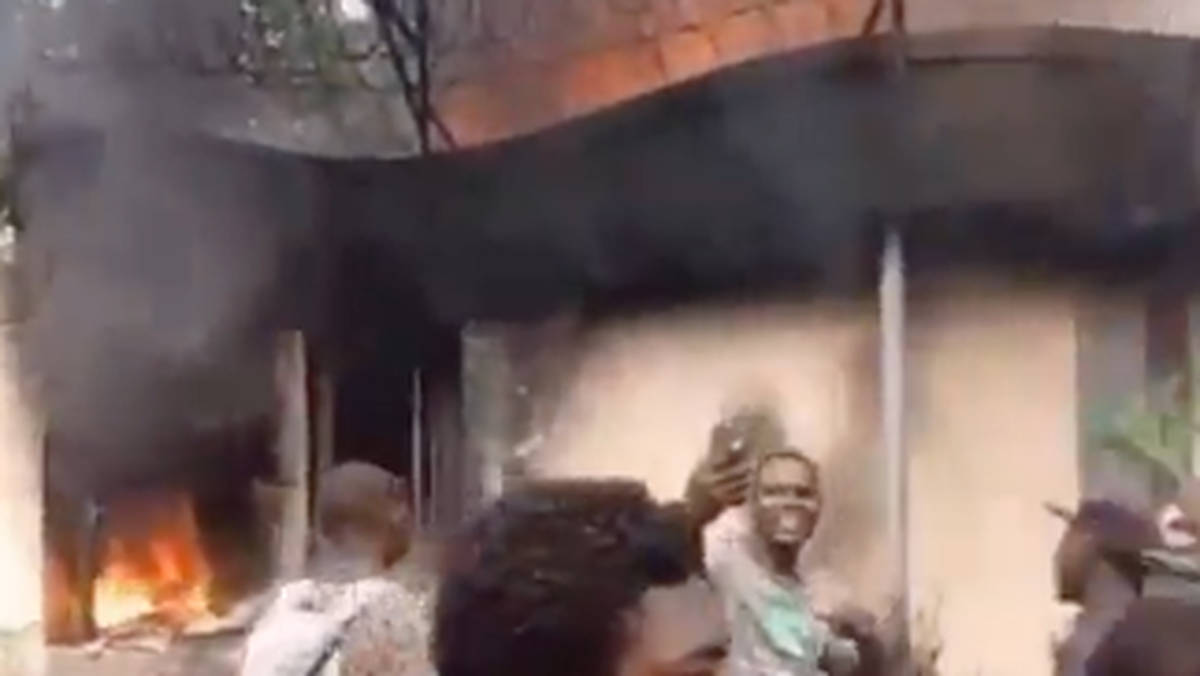 Armed protesters set fire to US and French embassies in Congo | LBC