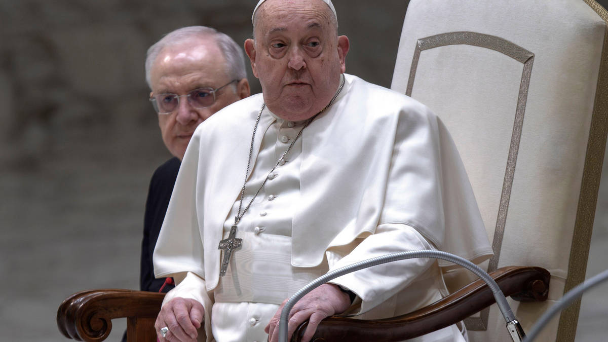 New scans show Pope Francis has pneumonia in both lungs but Vatican ...