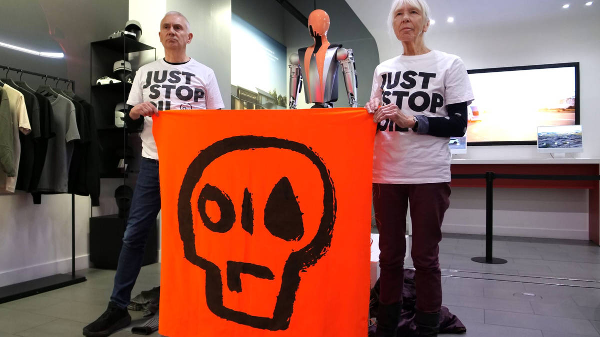 Just Stop Oil protestors pour orange paint over robot at Tesla store as ...