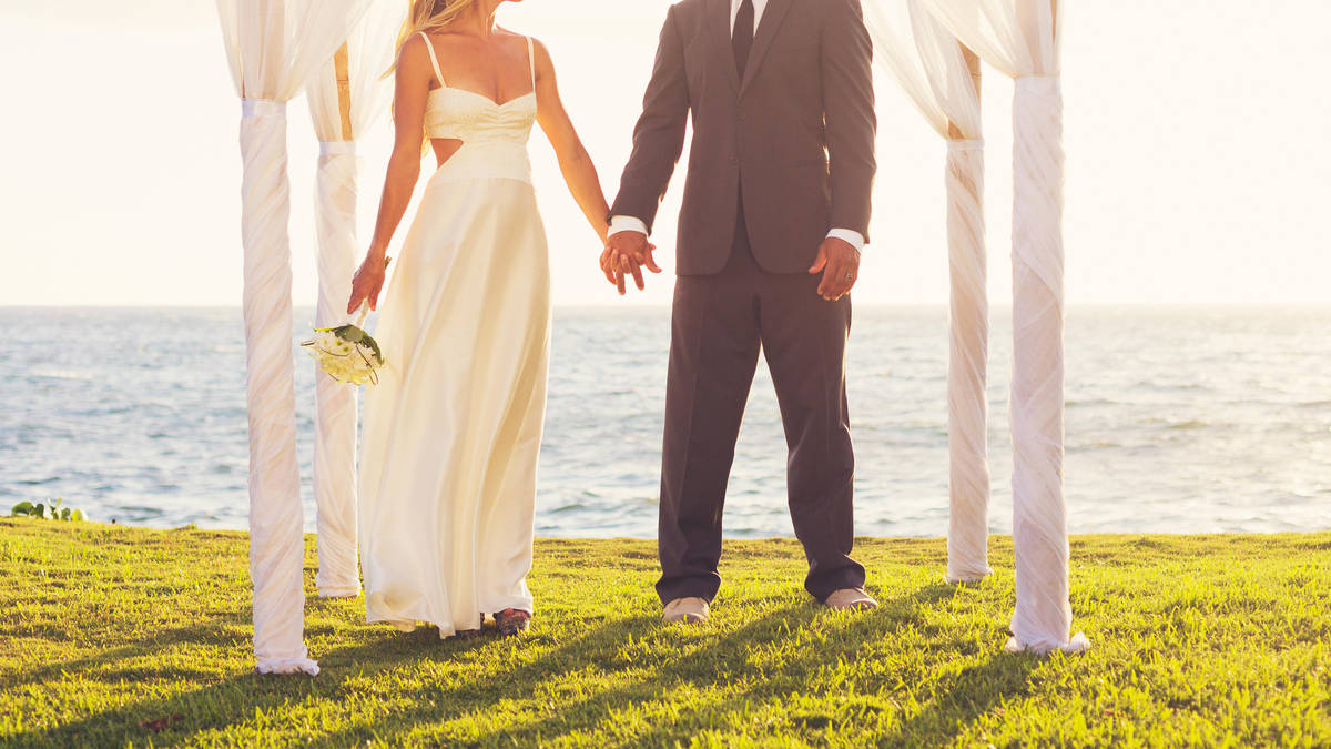 'Only rich people are getting married', new research suggests, as ...