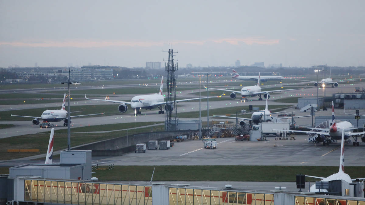 Heathrow 'had enough power' amid shutdown despite 'unprecedented' blaze ...