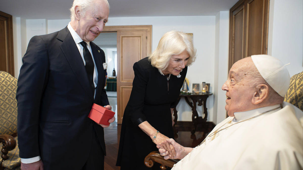 King and Queen meet Pope at the Vatican during 20th wedding anniversary ...